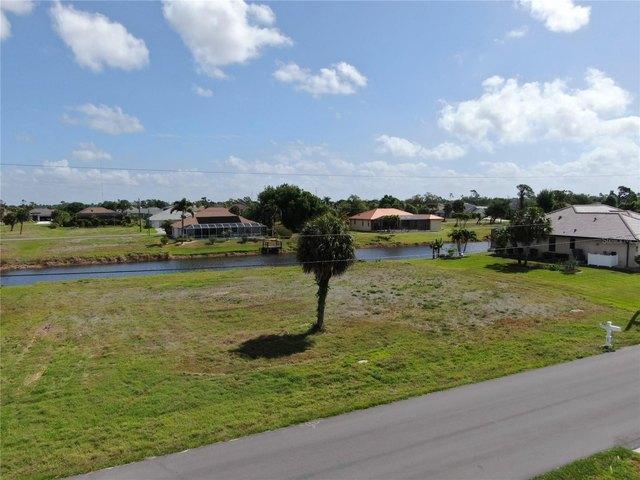 35 and 37 Tournament Rd, Rotonda West, FL 33947
