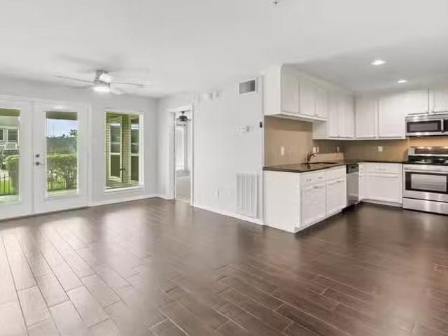 35 April Point Dr S, Conroe, TX 77356