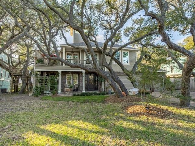 35 Bahama St, Rockport, TX 78382