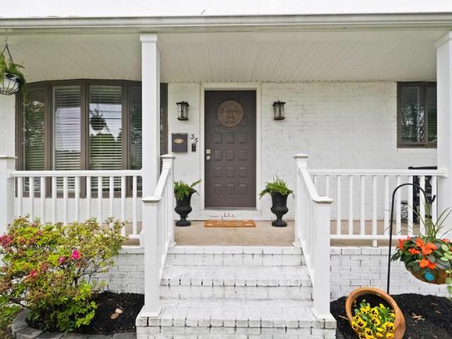 35 Baltusrol Street