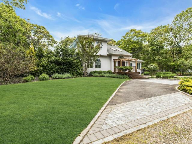 35 Bay Avenue W