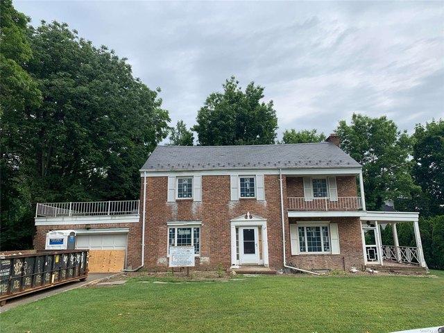 35 Bayside Dr, Great Neck, NY 11023