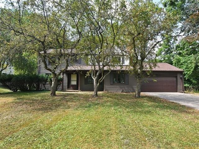 35 Blackwatch Trl, Fairport, NY 14450