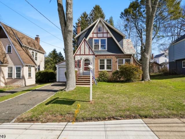 35 Broadview Ave