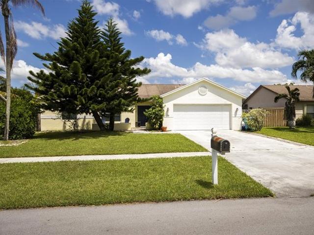 35 Cedar Cir, Boynton Beach, FL 33436