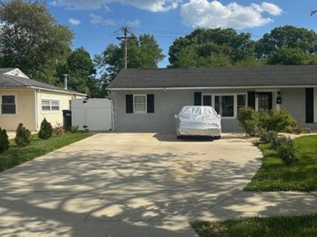 35 Chaucer Dr, Newark, DE 19713