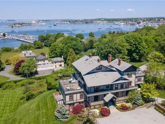 35 Chastellux Ave Apt C, Newport, RI 02840