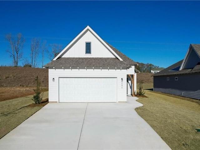 35 Crossing Ct W, Valley, AL 36854
