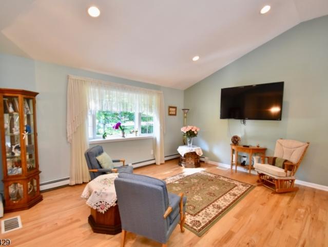 35 Deerfield Dr