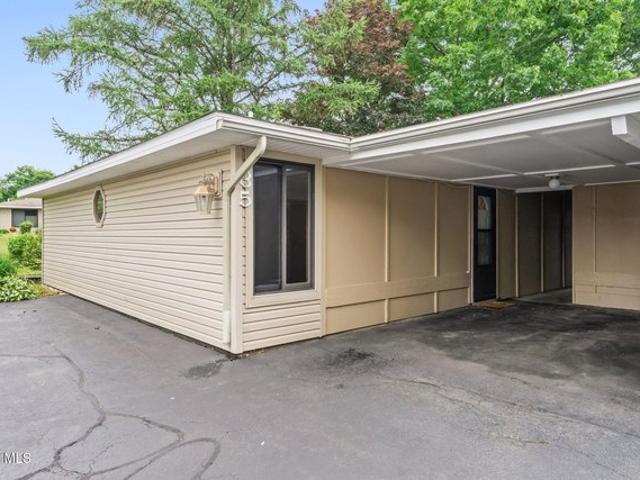 35 Donna Lynn Dr, East Greenbush, NY 12061
