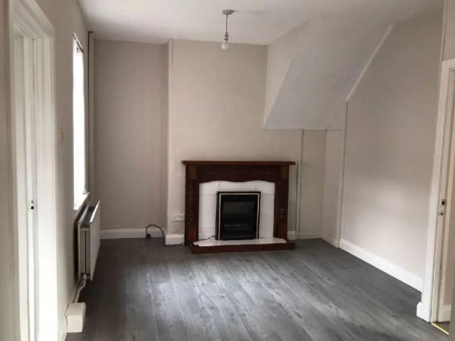 35 Dunraven Avenue