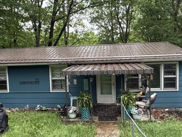 35 Edgewood Hills Rd, Oak Hill, WV 25901