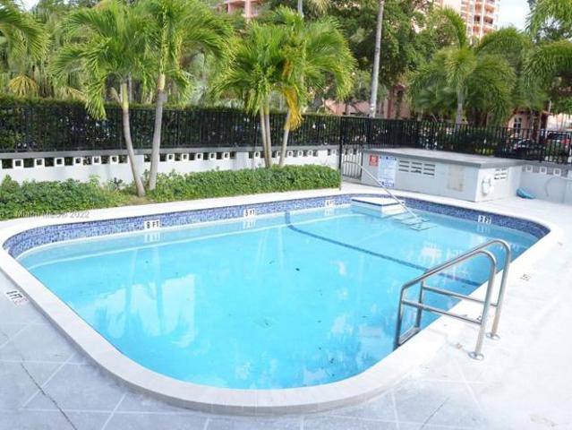 35 Edgewater Dr #104 Coral Gables, FL 33133
