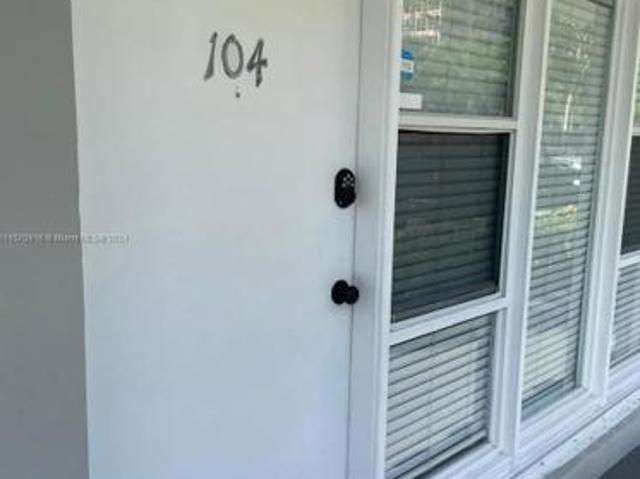 35 Edgewater Dr #104, Coral Gables, FL 33133