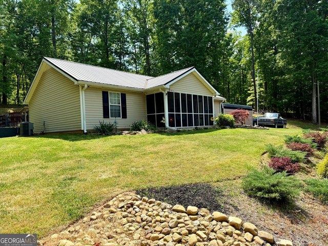35 Edgewater Dr, Griffin, GA 30223