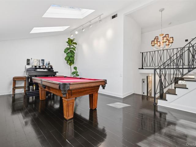 35 Elm Dr, East Hills, NY 11576 | MLS #985800