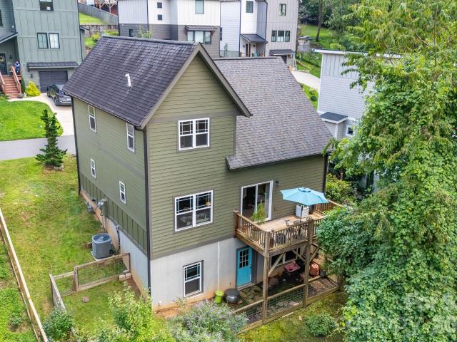 35 Emmett Lane
