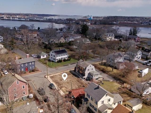 35 Felt St, Salem, MA 01970