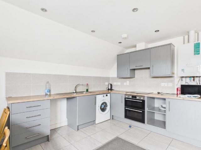 35 Finch Drive Whole 3 bed apartment to rent £1,050 pcm £242 pw