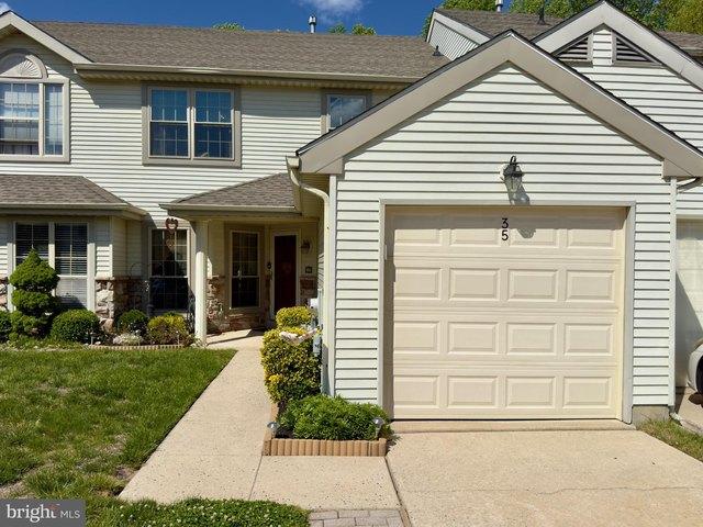 35 Fox Meadow Dr, Sicklerville, NJ 08081