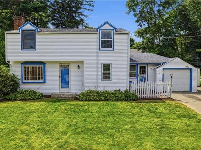 35 Franconia Dr, Cranston, RI 02920