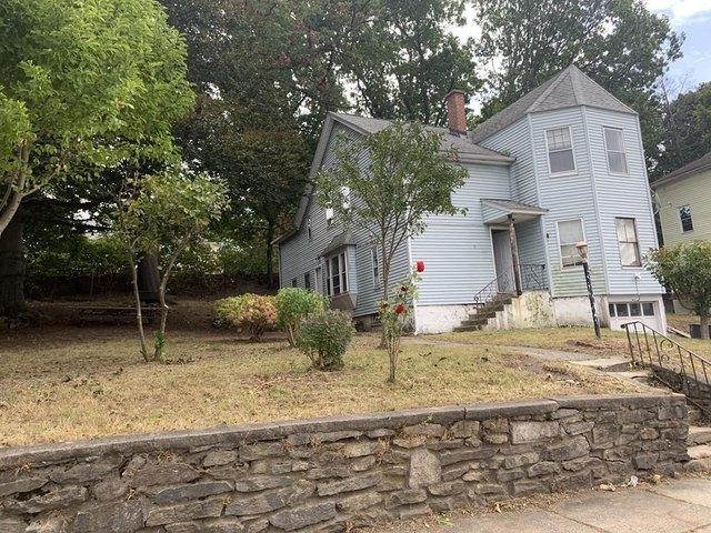 35 Freeland St, Worcester, MA 01603