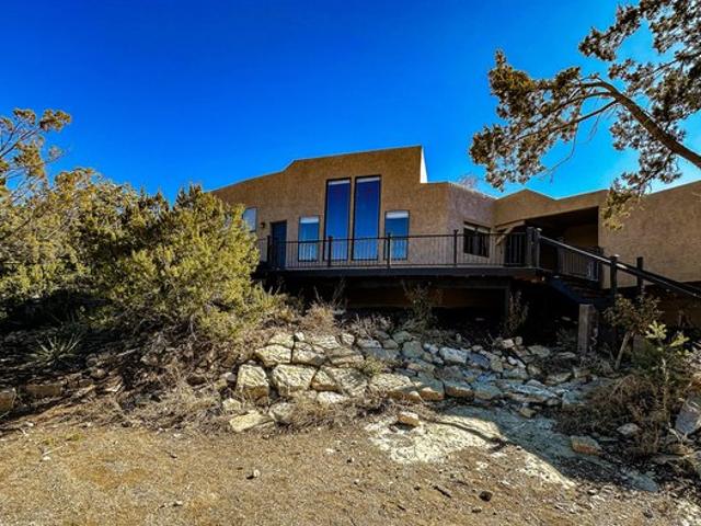 35 Gallinger Ln, Tijeras, NM 87059
