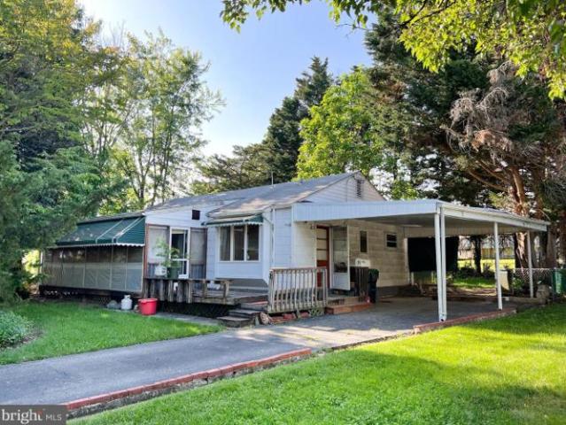 35 Gene Ave, New Castle, DE 19720