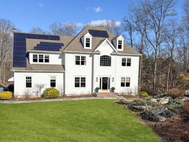 35 Golf View Dr, Easton, CT 06612