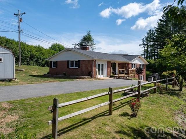 35 Glendale Dr, Spruce Pine, NC 28777