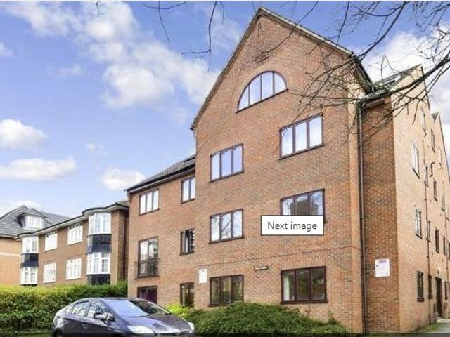35 Grove Road, Sutton SM1, 1 bed flat to rent, £1,350 pcm | PrimeLocation