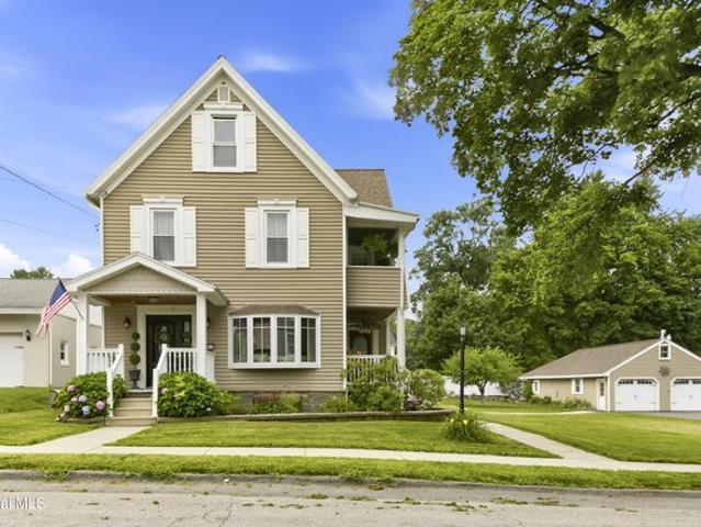 35 Halcyon St, Scotia, NY 12302