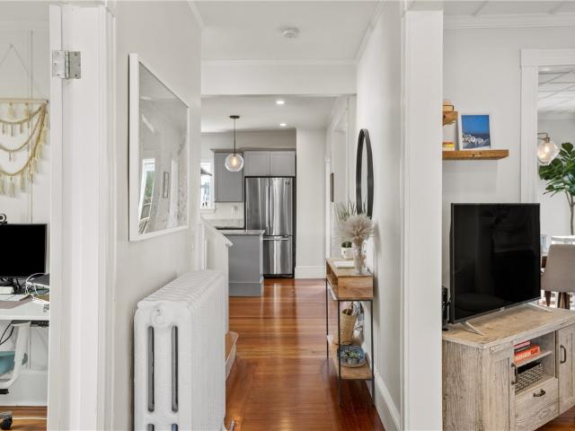 35 Hall Ave, Newport, RI 02840 | MLS #1407 | Compass