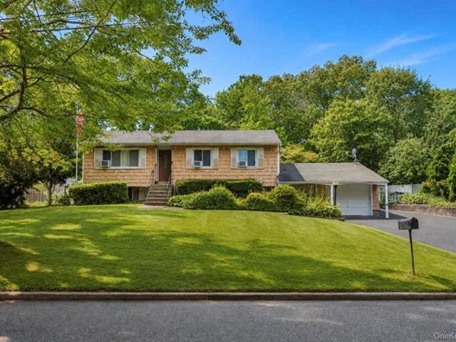 35 Hart St, Port Jefferson Station, NY 11776