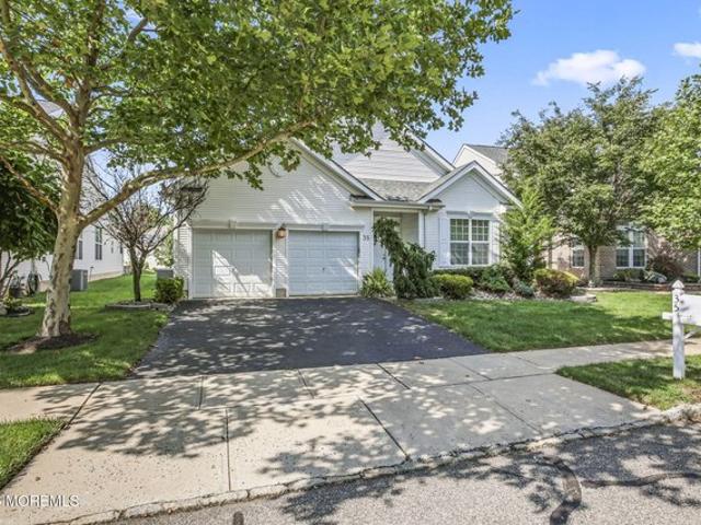 35 Hartack Rd, Manalapan, NJ 07726