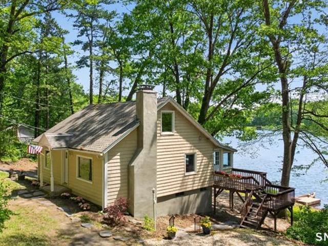 35 Hemlock Rd, Granby, CT 06035