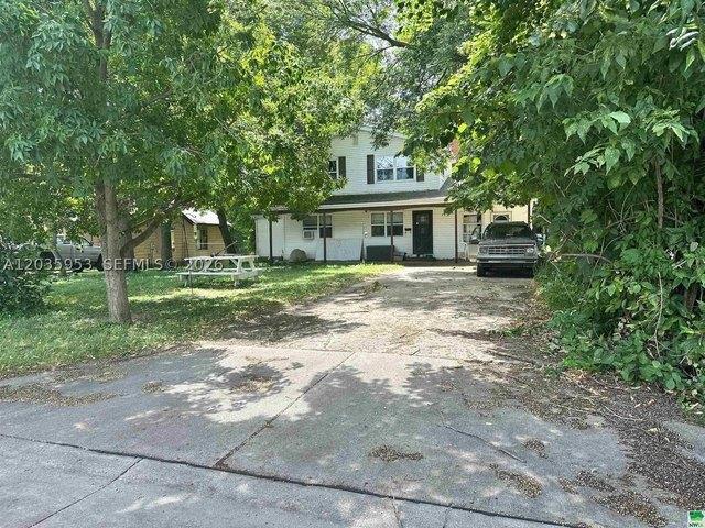 35 Hinshaw St, Arnolds Park, IA 51331