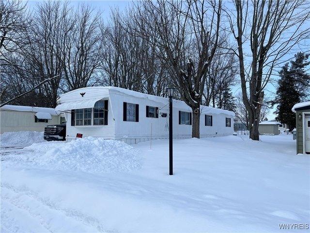 35 Holly St, Akron, NY 14001