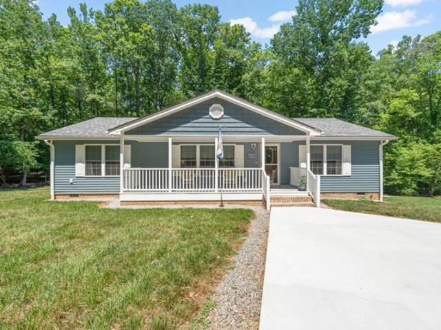 35 Hollyfield Ct, Clarksville, VA 23927