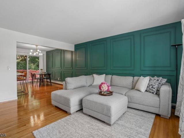 35 Iroquois Ave