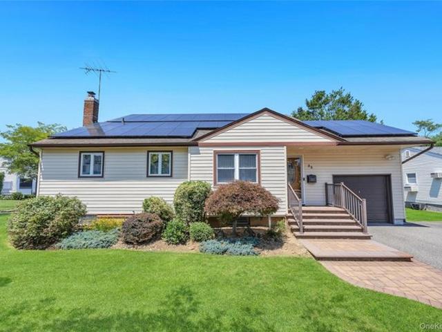 35 Jerold St, Plainview, NY 11803