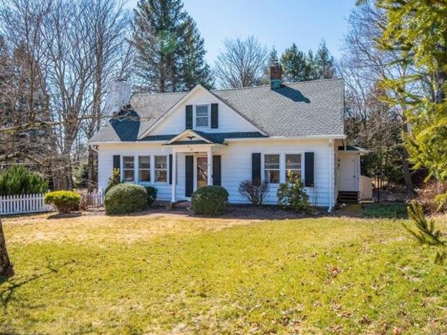 35 Judson Ave, Woodbury, CT 06798