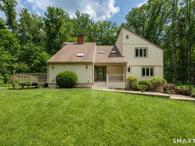 35 Katrina Cir, Bethel, CT 06801