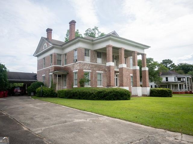 35 Kibbee St, Hawkinsville, GA 31036