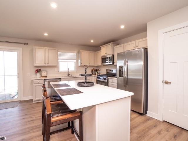 35 Lam Dr