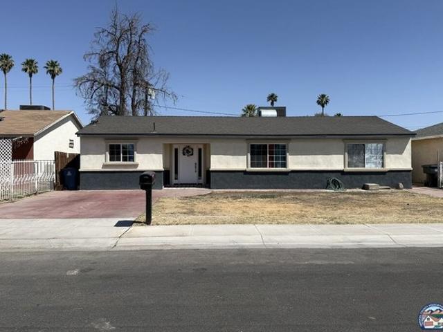 35 Las Flores Dr, Calexico, CA 92231