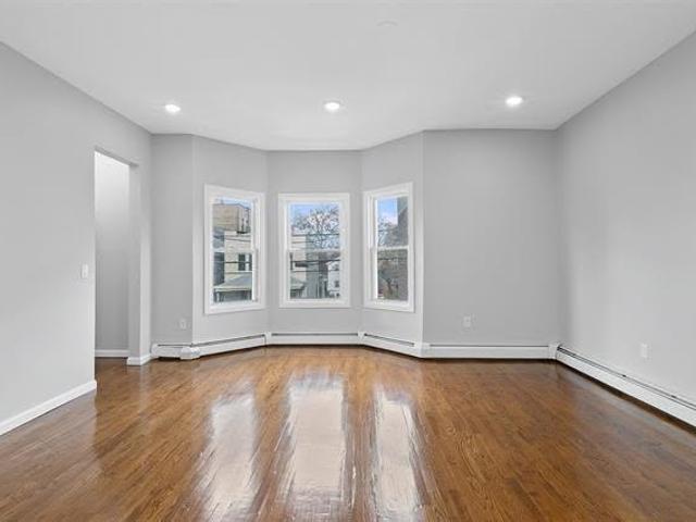 35 Lexington Ave # 2