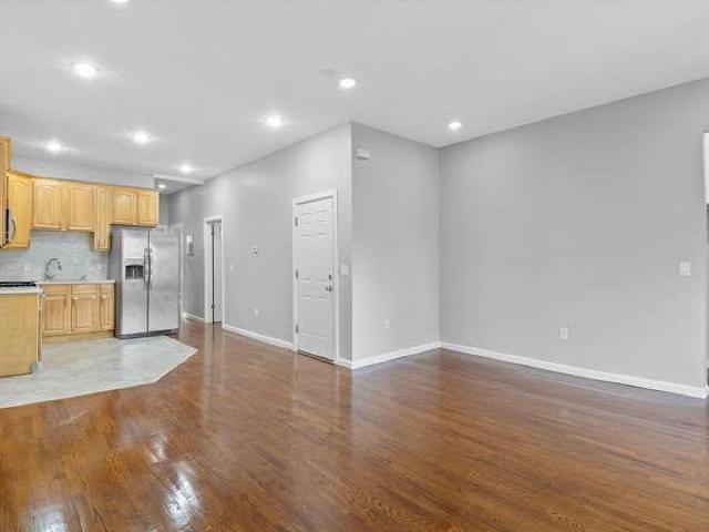35 Lexington Ave # 2A