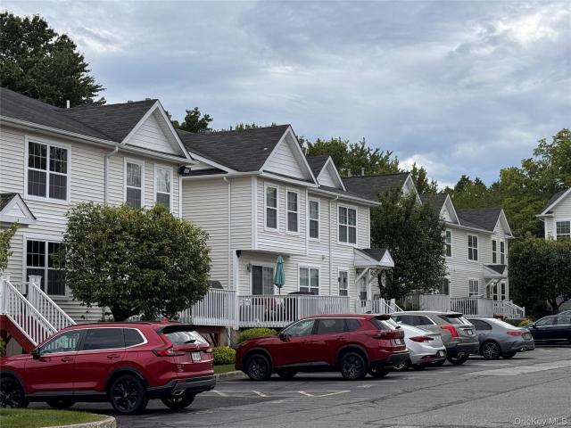 35 Lexington Way