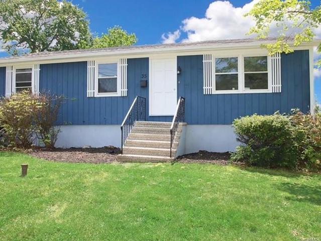 35 Lincolndale Dr, Waterbury, CT 06704